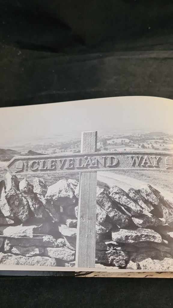 Colin Walker - A Walker on the Cleveland Way, Pendyke Publications, 19 ...