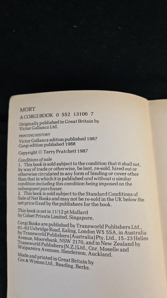 Terry Pratchett - Mort, The 4th Discworld Novel, Corgi Books, 1988, Pa ...
