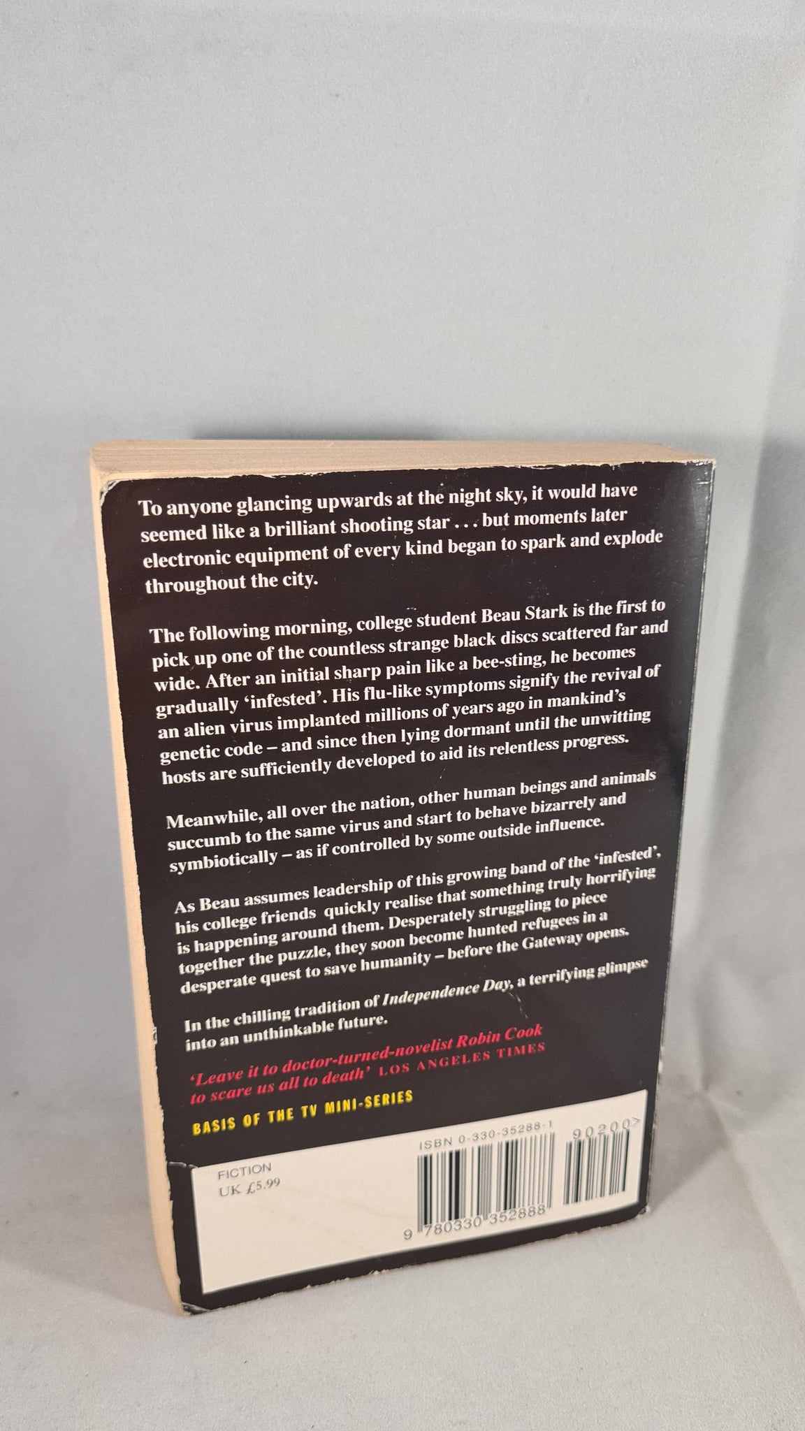 Robin Cook - Invasion, Pan Books, 1997, Paperbacks – Richard Dalby's ...